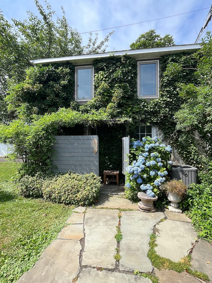 Living Like A Local! Downtown Squan Apartment - Manasquan, NJ