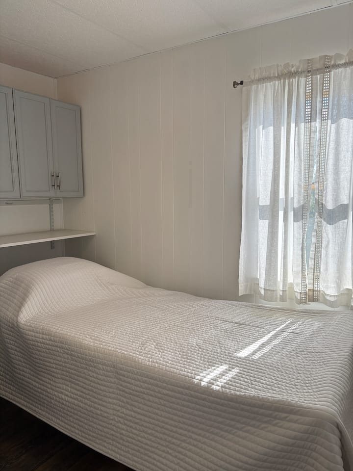 Cozy Private Room • Convenient Location - Lynn, MA