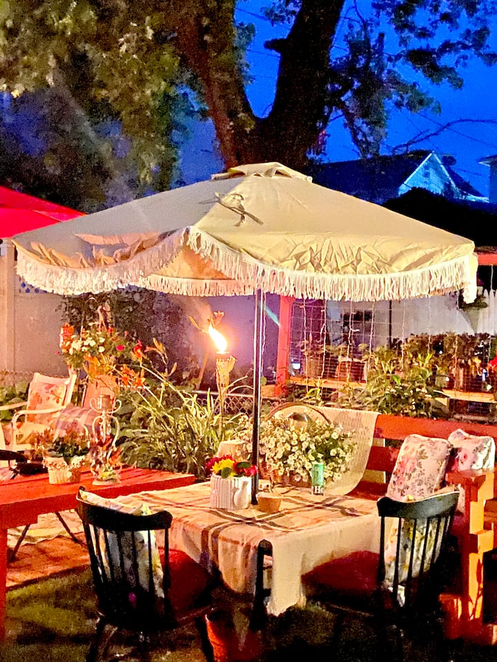 Cozy Downtown Elegant Oasis 20%off W Sunrooms - Exeter, PA
