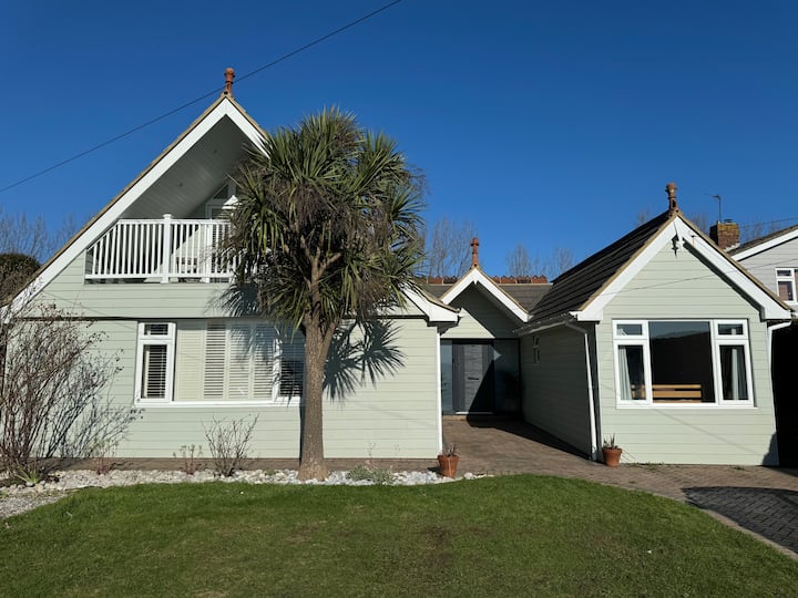 Beautiful Family Beach House, Bracklesham Bay - Chichester