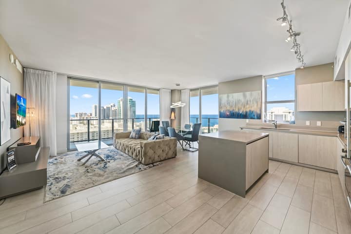 Oceanside Serenity: Panoramic Ocean Views Await! - Hollywood, FL