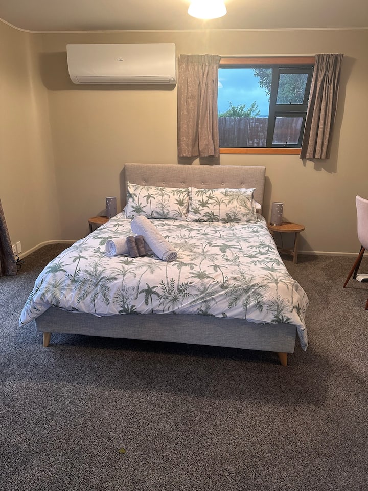 Charming Garden Cottage - Timaru