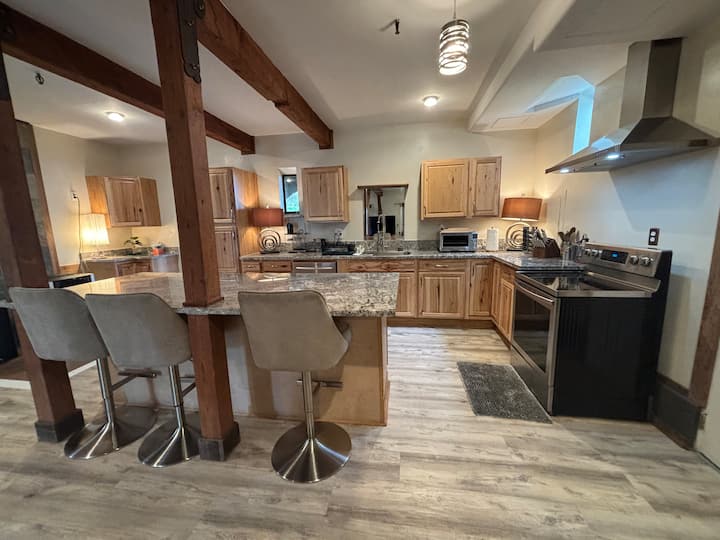 Lower Den - Rural Apartment - Paradise, CA