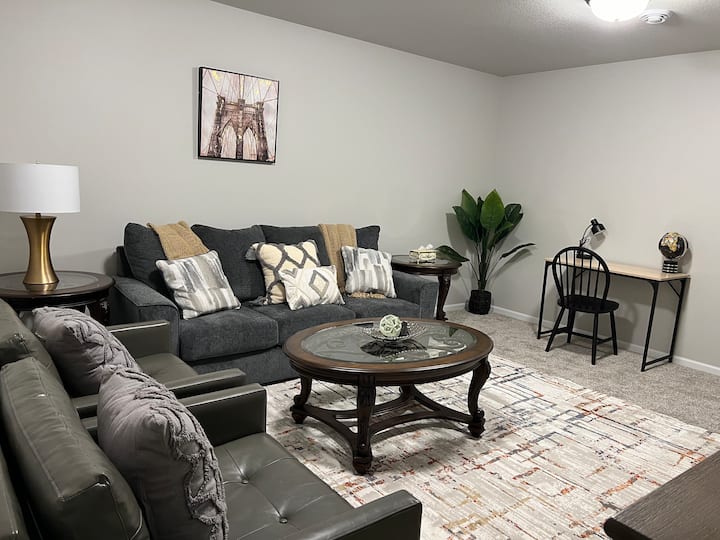 Private Spacious Family Home - Fargo, ND