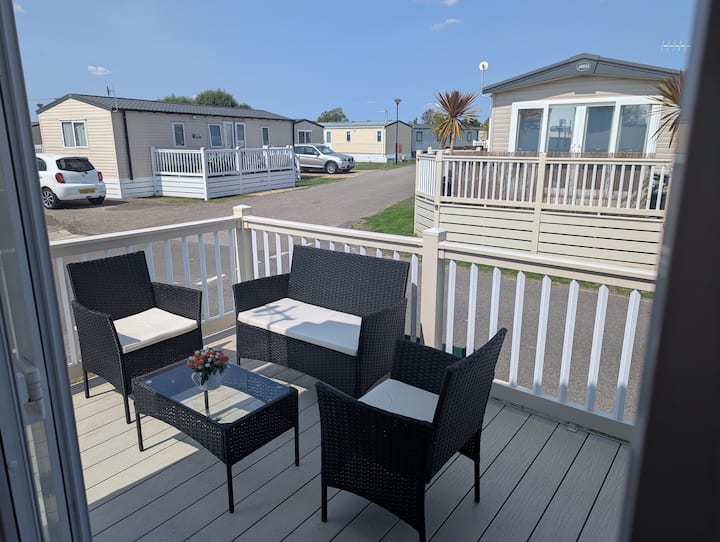 Spacious 2br/6berth Lakeside Comfy & Cosy Villa - Chichester