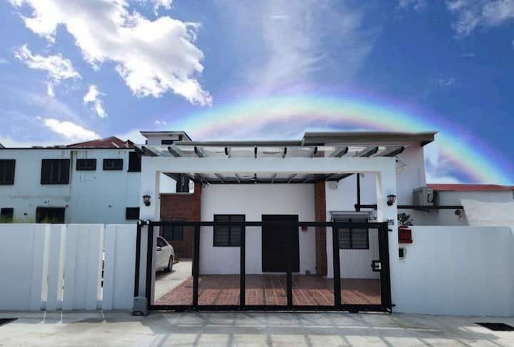 Joyce's Homestay Muar, Semi-d 14-18pax Guest House - Muar