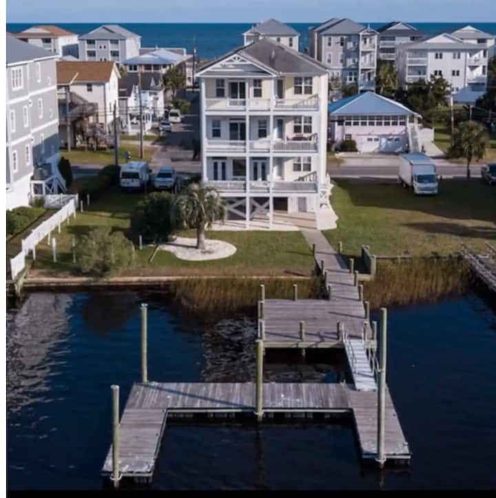Canal Front Condo W Boat Slip - Carolina Beach, NC