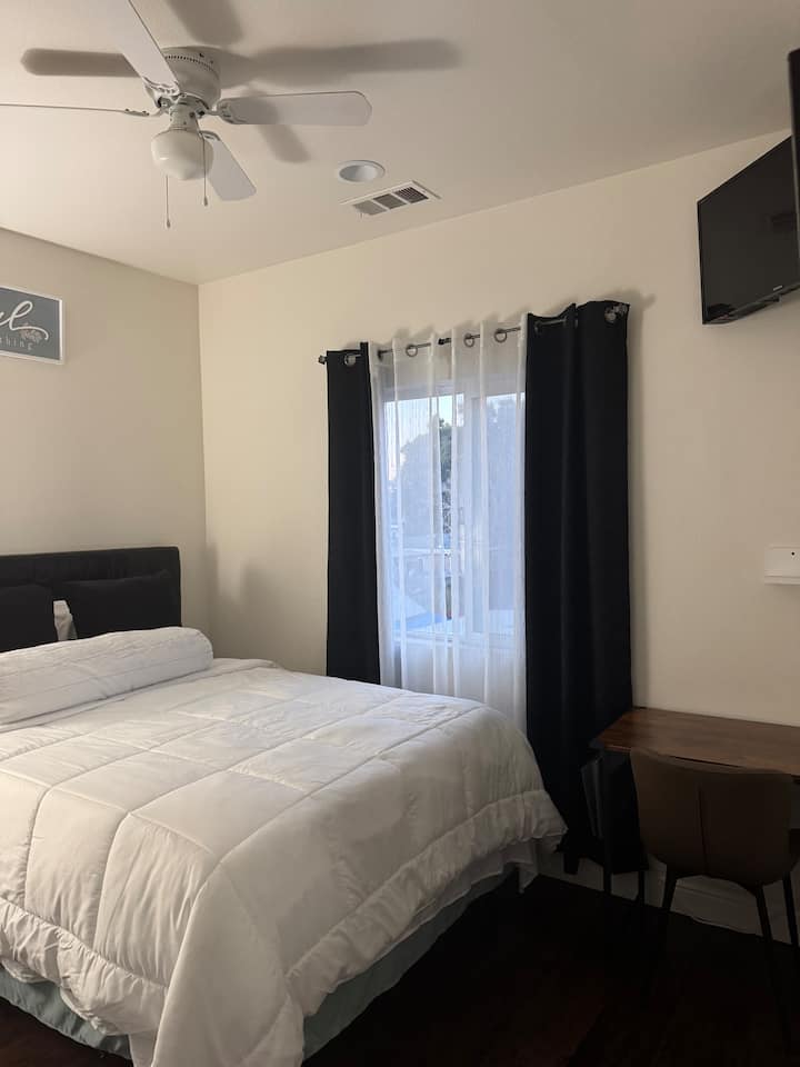 Cozy Room W/ Fridge, Microwave, Desk, Kettle & Tv - Palo Alto, CA