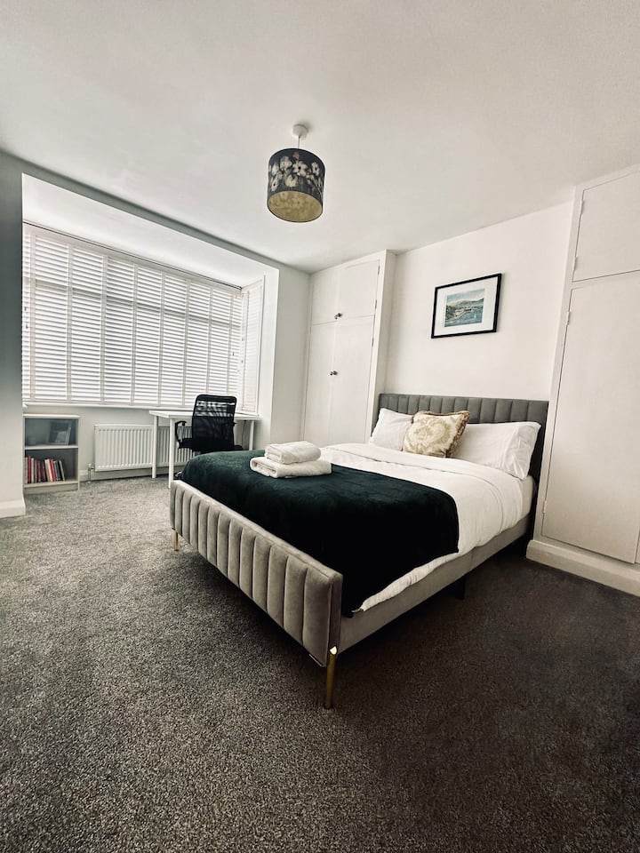 Double Room In A Family House - Exeter