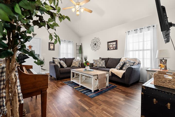 One Level Entire Home 4 Beds Backyard - Auburn, AL