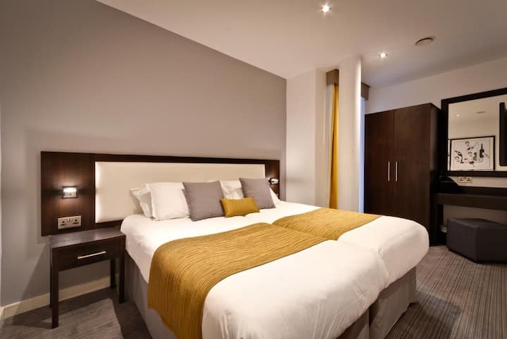 3 Bedroom Apartment- Sleeps 10 - Liverpool
