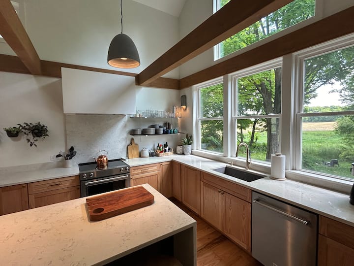 Bright Spacious Beach Home In Wine Country - Berrien Springs, MI