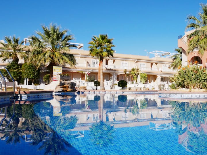 2br Home, 2 Pools, 7-min Walk To Beach & Golf - Los Alcázares