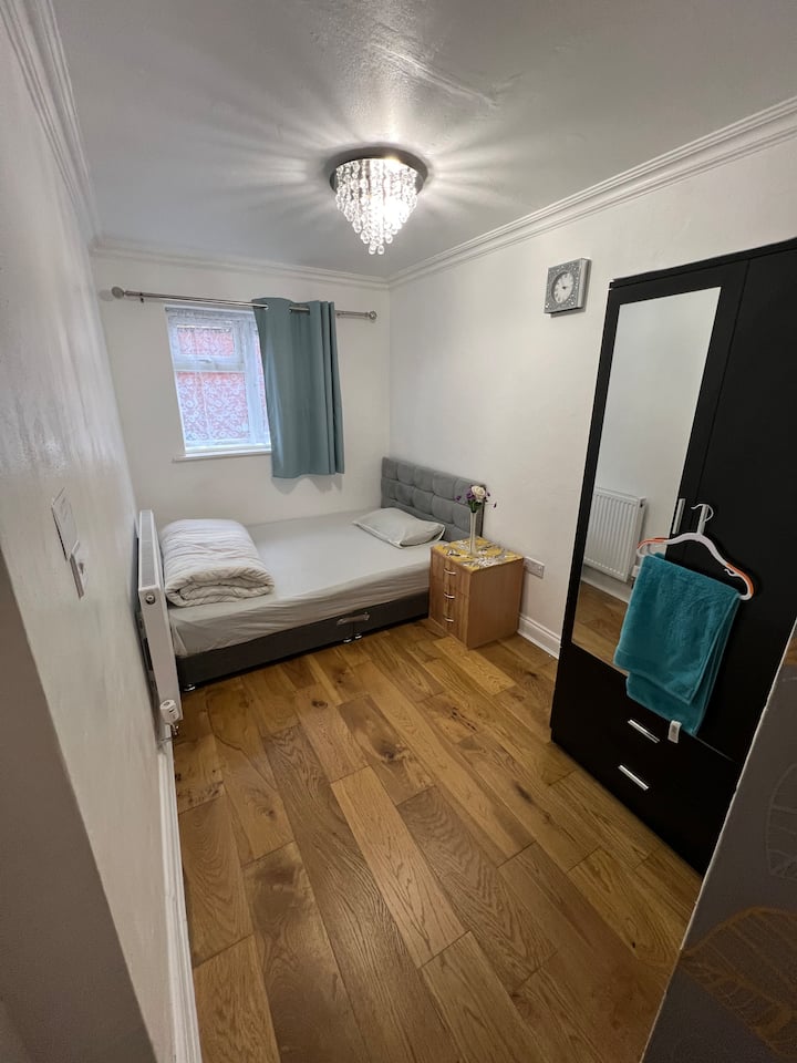 Room Next To L&d Hospital - Luton