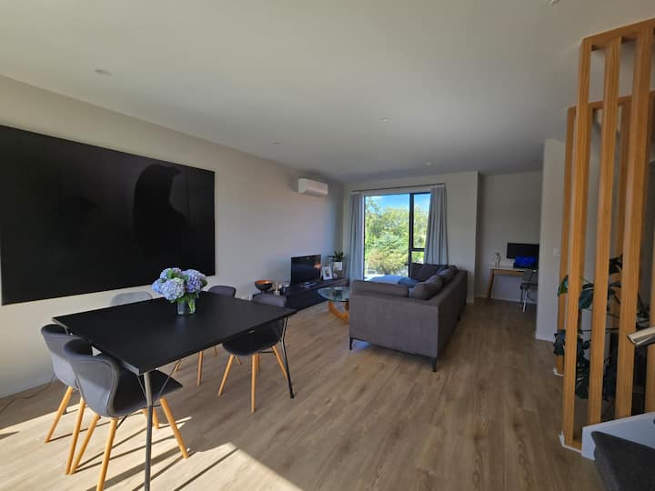 Peaceful Modern Sunny Townhouse - Auckland