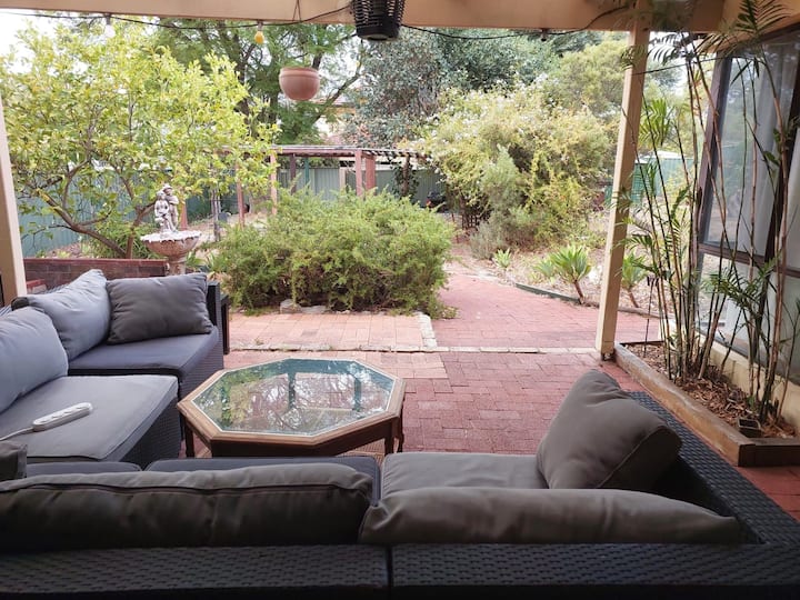Private Como Ensuite With Rear Private Access /Gym - Victoria Park