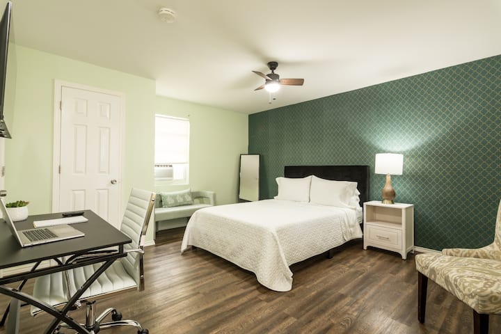 Central Junior Suite Fast-wifi First Floor - McAllen