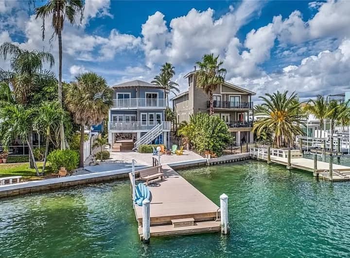 Luxury Waterfront Sunset Beach With Jacuzzi - St. Petersburg, FL