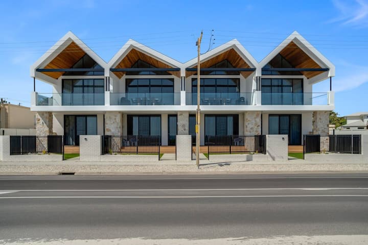 202espy ~ The Ultimate Experience. Sleeps 16 - McLaren Vale