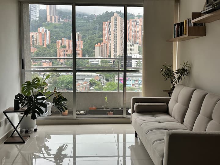 Acogedora Habitación En Excelente Zona - Medellín