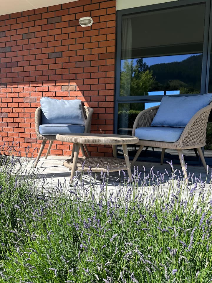 Pukaka Cottage
Rural Setting. - New Zealand