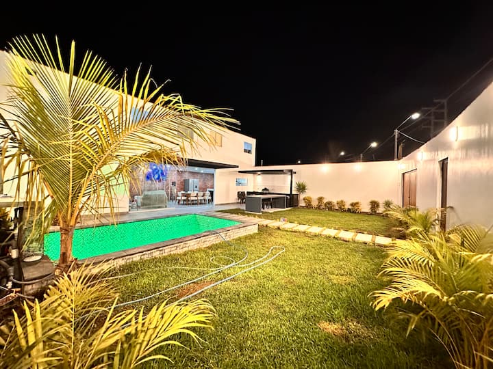 Moderna Casa Con Piscina En Ica - Ica