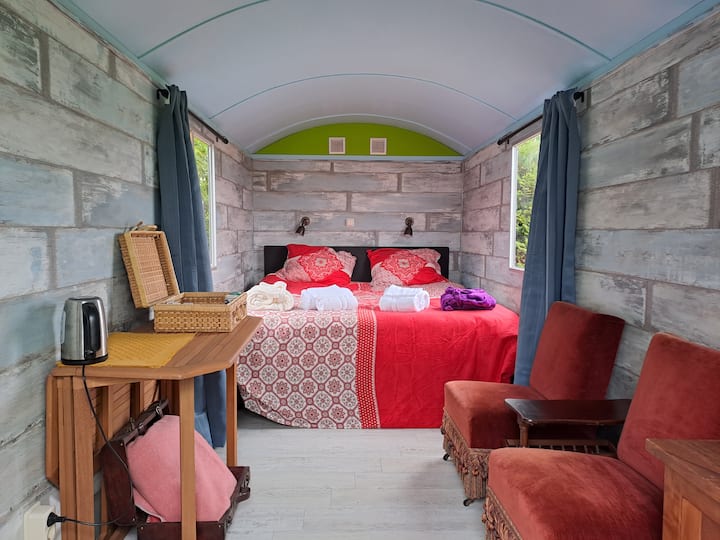 Logeren, Slapen En Ontbijten In De Pipowagen - Enkhuizen