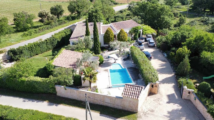 Maison De Famille Avec Piscine Pour 10 Personnes - Ardèche