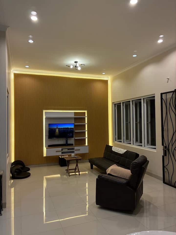 Wake Up To Fresh Mountain Air & Mount Salak View - Bogor