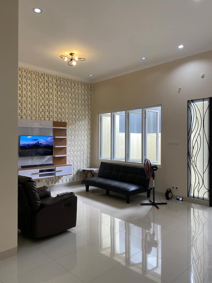 Wake Up To Fresh Mountain Air & Mount Salak View - Bogor