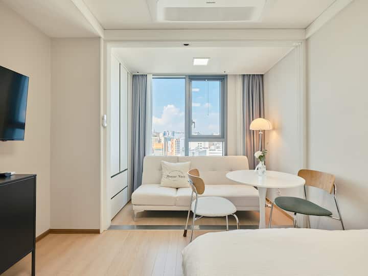 [&Home M113] 명동 | 최대3명ㅣ트리플역세권 | 역도보3분 | 서울여행 - Seoul