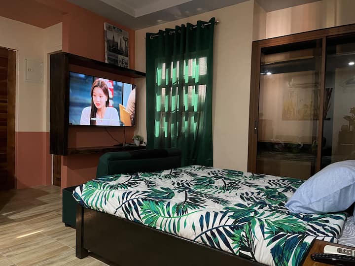 Twincrown Hometel (Executive Room) - Ligao