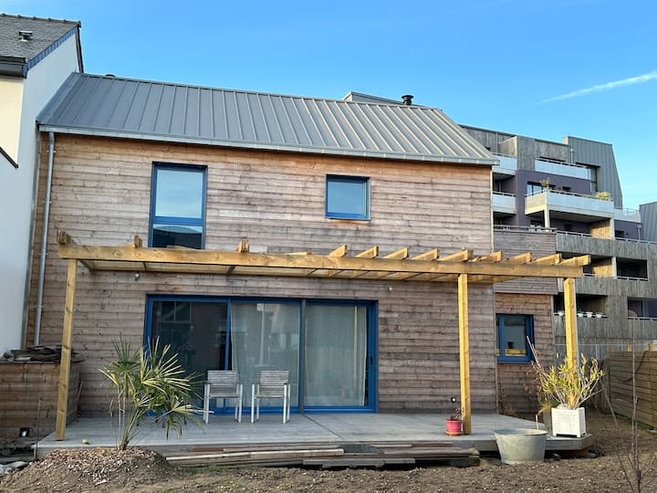 Eco Friendly House
3 Chambres -2 Sdb-
2 Terrasses - Saint-Nazaire