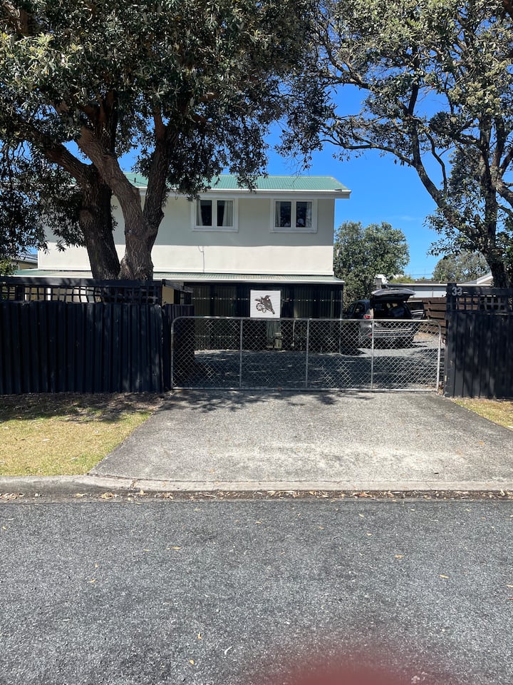 Kiwiana Bach - Ruakākā