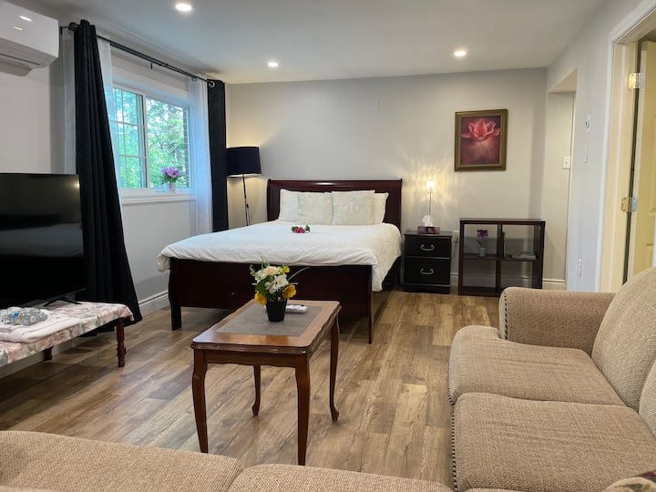 Private Bachelor Unit With Washroom, Kitchenette - Halifax