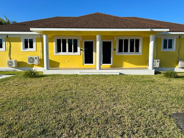 Spacious Haven W/ Pool & Gate - Nassau