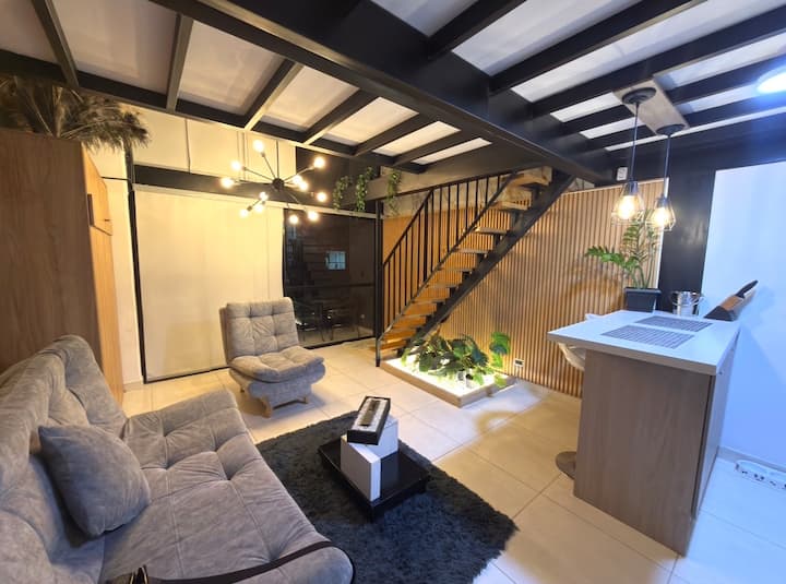 Beautiful Luxury Duplex Suite High Ceilings And Ac - Medellín, Colombia