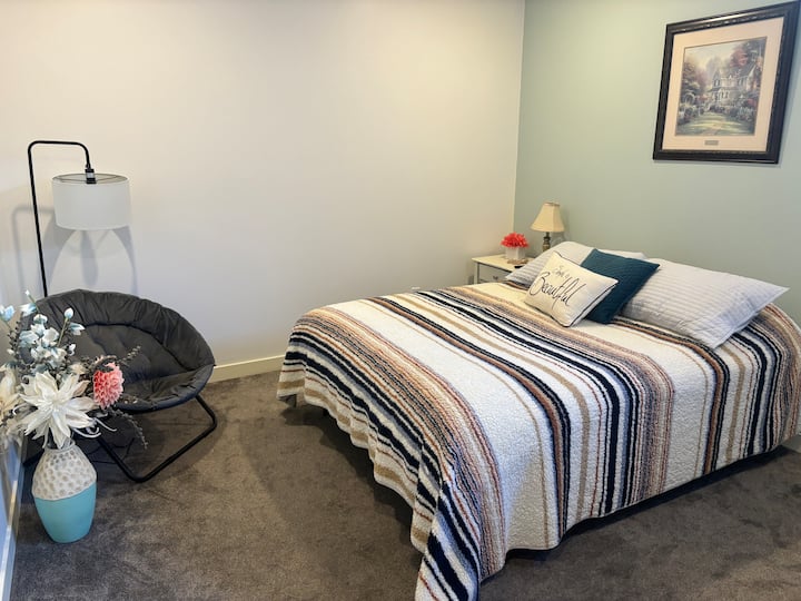 Room And Kitchenette In New Home In Beautiful Area -