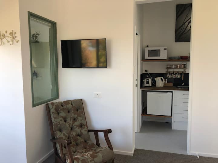 “Birds Of A Feather Room With A View” - Tauranga