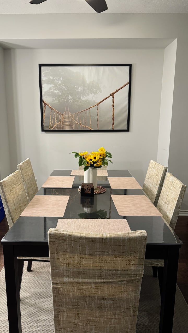 Spacious Basement Suite With Attached Bathroom - Kanata