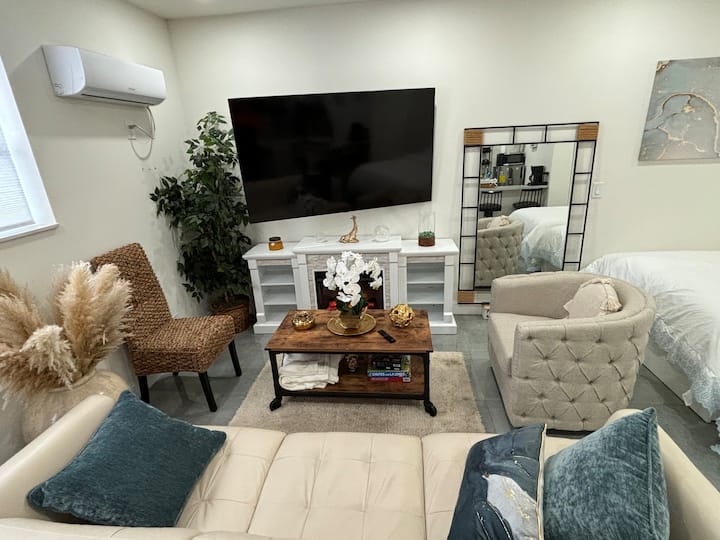 Private Efficiency For 4 W/ Full Kitchen & Parking - Sunrise, FL