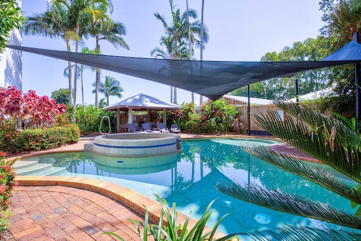 Ulysses One ~ Beachfront Escape~ 1 Bedroom - Mission Beach