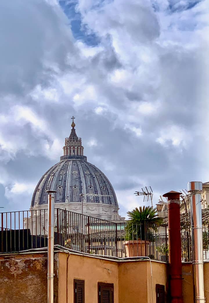 Vatican Rays House Apt. View Of Saint Peter’s Dome - Vatican City