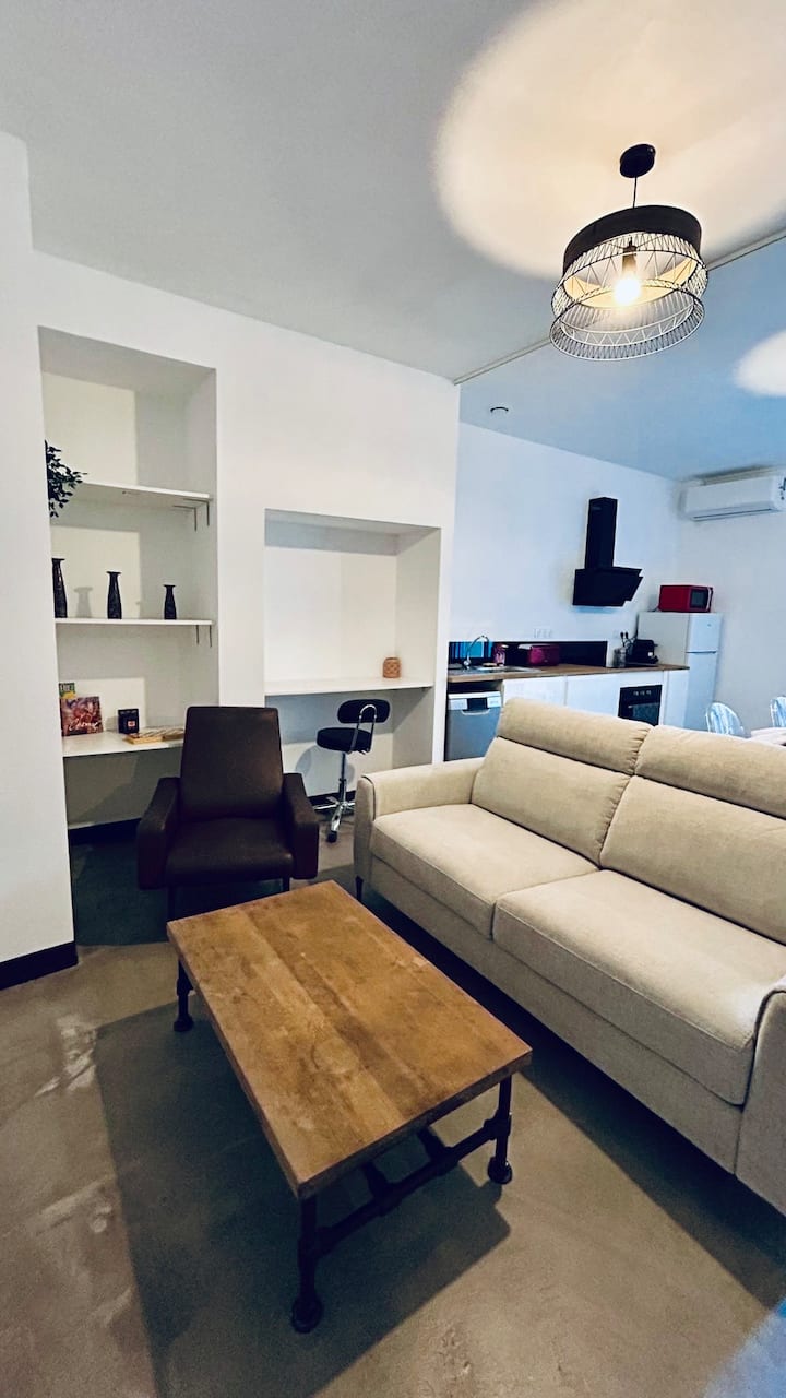 Fontaine Du Titan Climatisé Jacuzzi Béziers Centre - Béziers