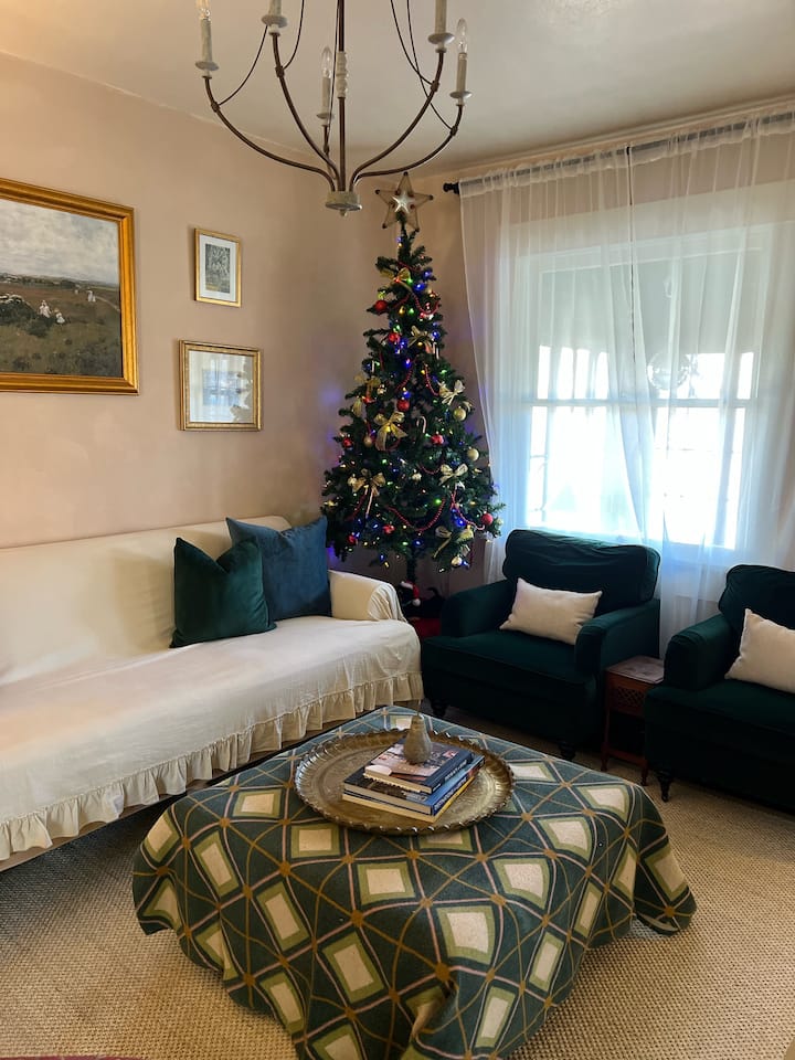 Sunny & Peaceful Historic Farmhouse - Littleton, CO