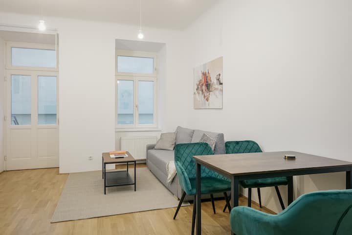 Central & Quiet 2br W/ Backyard, By Metro, 1month+ - Wien