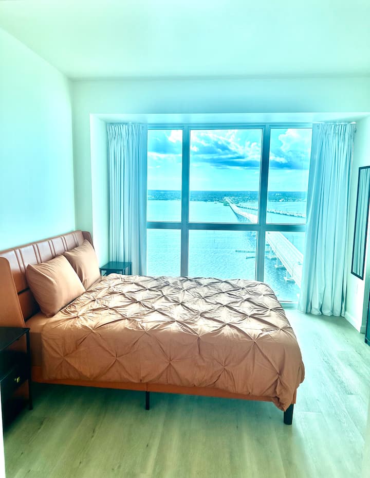 Luxe Penthouse Waterfront Loft - Fort Myers, FL