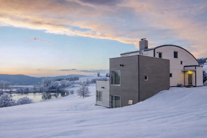 Modern Lux Estate, Swim Pond, Guesthouse, 45 Acres - Mount Washington State Forest, Mt Washington