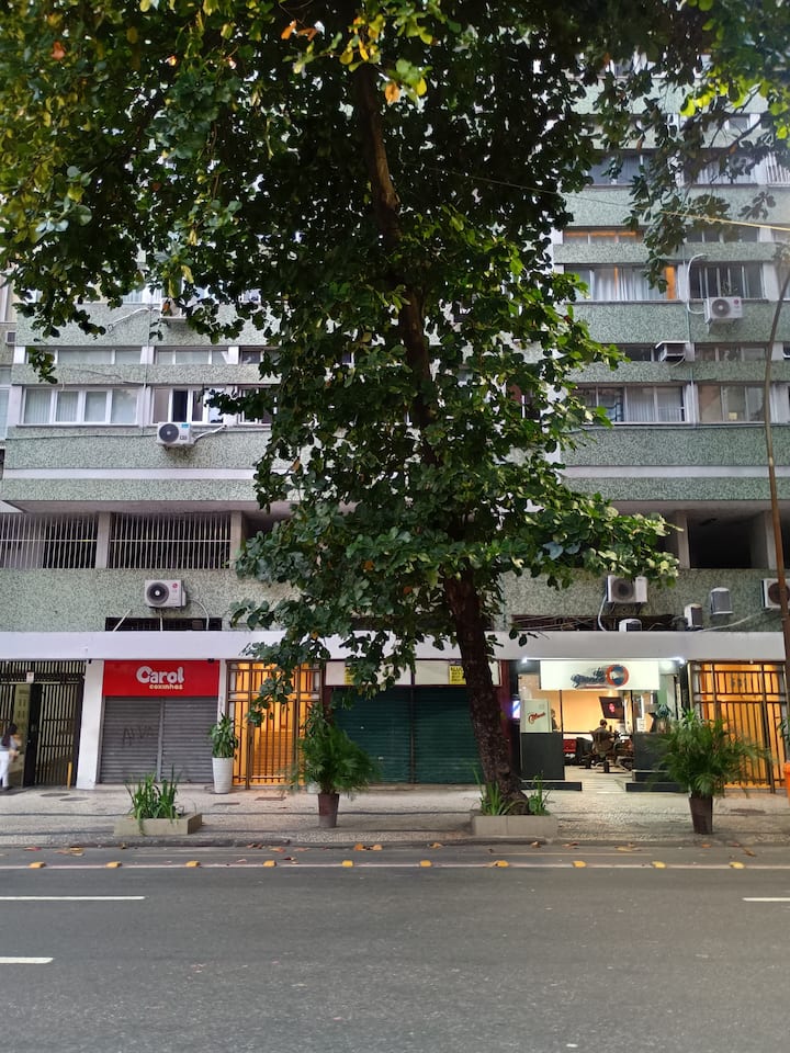Apartamento Novo Frente Metrô - イパネマ
