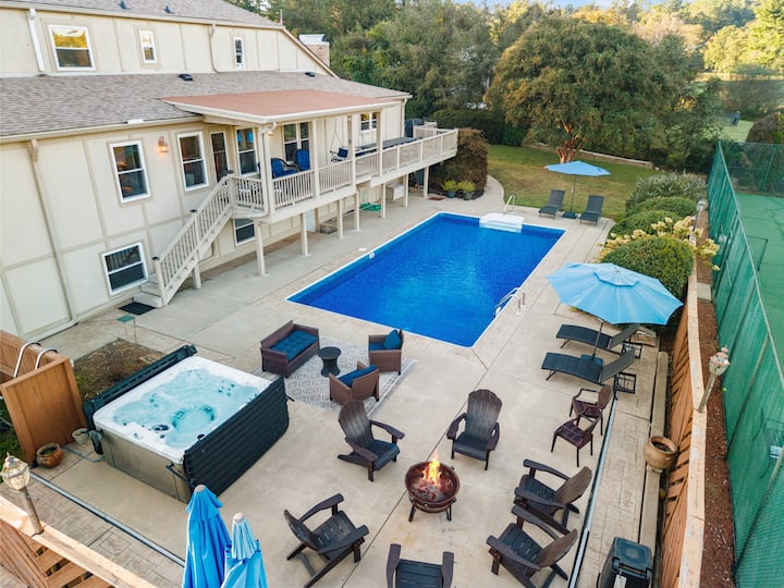 7br Resort Home: Pool & Courts - Hendersonville, NC